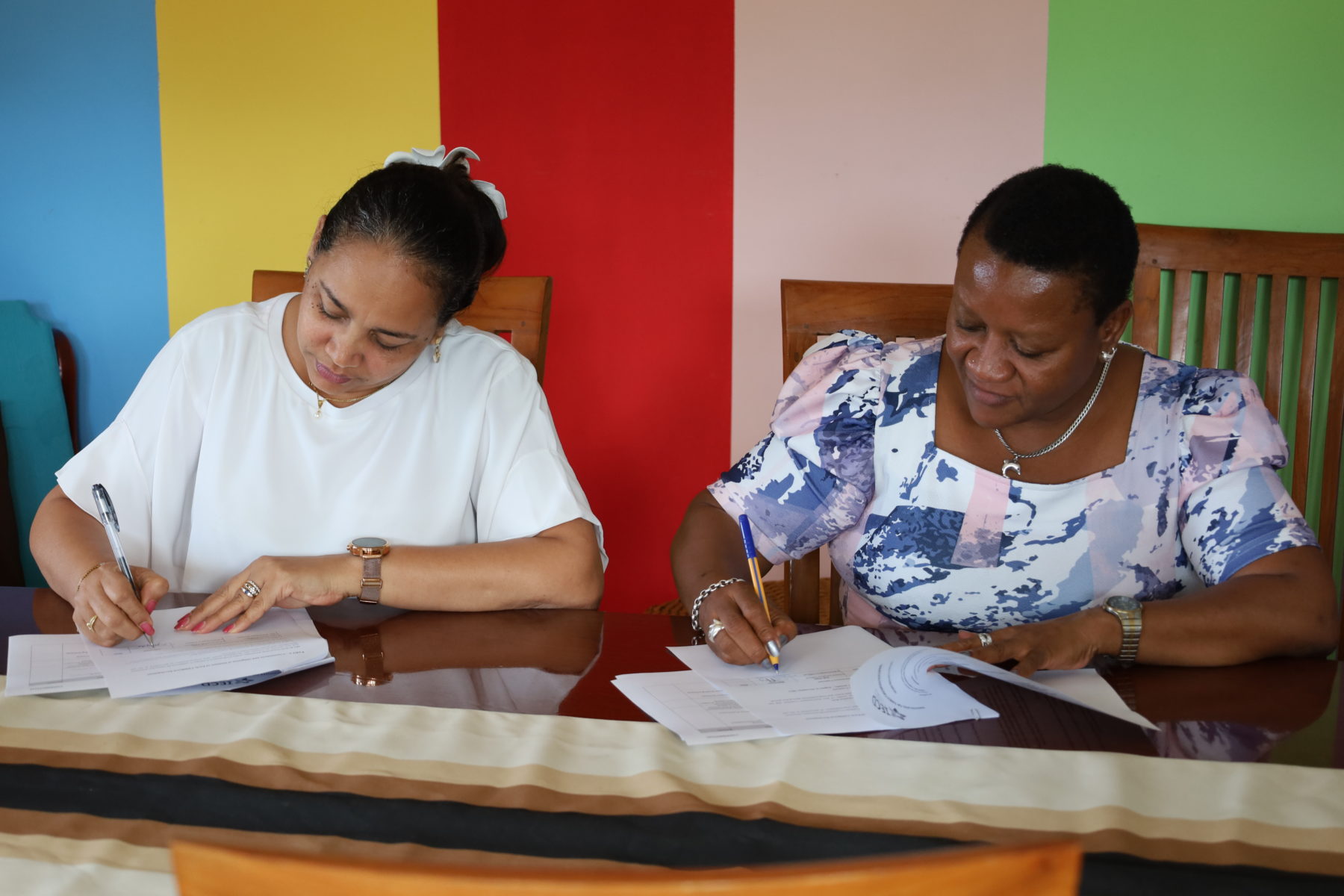 The staff of IECD signs and implements the Performance Management ...